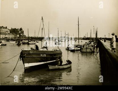 Bridlington Harbour, north Yorkshire, England Stock Photo - Alamy