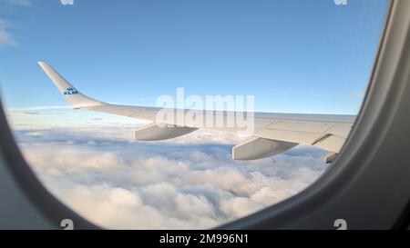 KLM jet wing arriving at Schiphol Stock Photo - Alamy