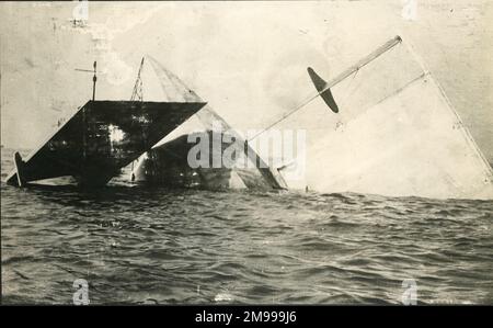 Zeppelin L15 (LZ48) foundering in Knock Deep, 12 April 1916 Stock Photo ...
