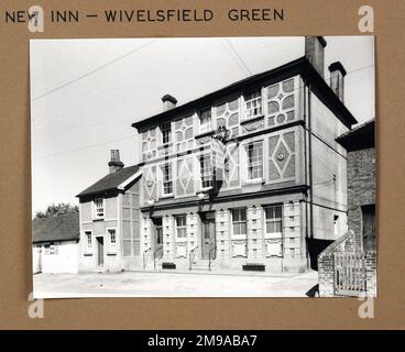 The Swan Inn, a closed pub (in July 2019) on Old Orchard in Poole town ...