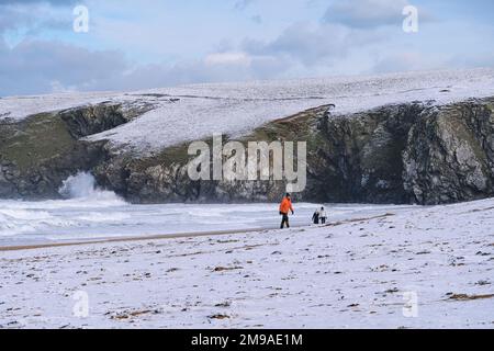 Holywell bay, Cornwall, UK. 17th Jan 2023. UK Weather.. Much of west ...
