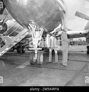 Convair CV-240-4 N8326C 'Air Chief Seneca' (msn 112), of Mohawk ...