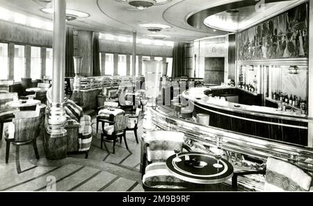 RMS Queen Mary, Observation Lounge and Cocktail Bar under the Bridge ...