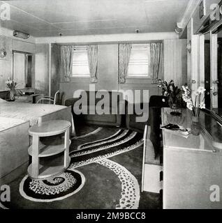 RMS Queen Mary, Sitting Room in Cabin Section Stock Photo - Alamy