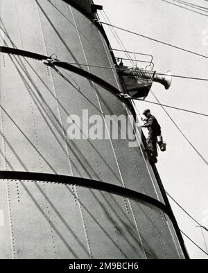 Queen Mary 2 Funnel Stock Photo - Alamy