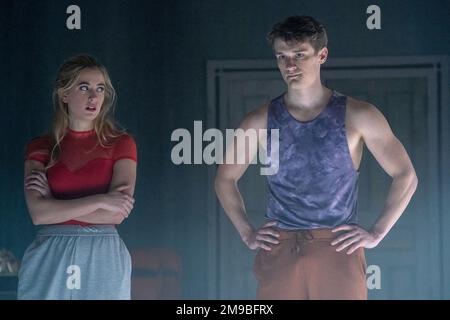 OFF SEASON, from left: Mallory June, Lucas Salvagno, Sosie Bacon, Adam ...