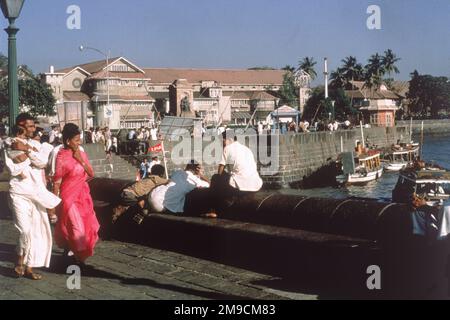 Apollo Bunder and the Yacht Club - launches for Elephanta Island Stock ...