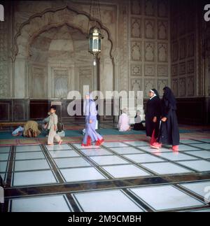 BADSHAHI MOSQUE, one of the largest mosques in the world, built by ...