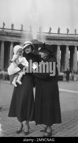 Sisters in Rome Stock Photo - Alamy