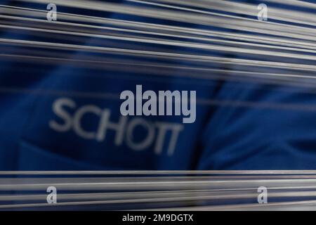 Mainz, Germany. 12th Jan, 2023. A Schott AG employee works in the ...