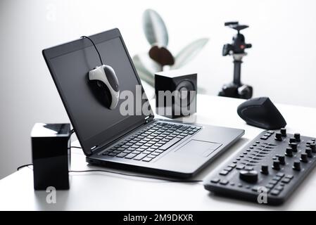 Monitor calibration by using external calibrator to ensure color is ...