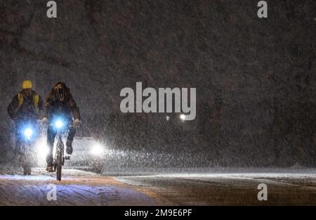 Dresden, Germany. 18th Jan, 2023. Cyclists and cars cross the ...