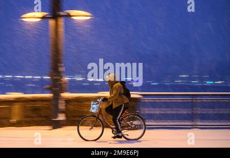 Dresden, Germany. 18th Jan, 2023. Cyclists and cars cross the ...