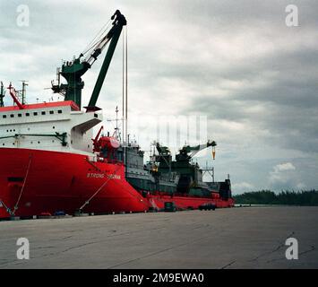 Navy Maritime Prepositioning Force ship USNS Pililaau (T-AK 304 ...