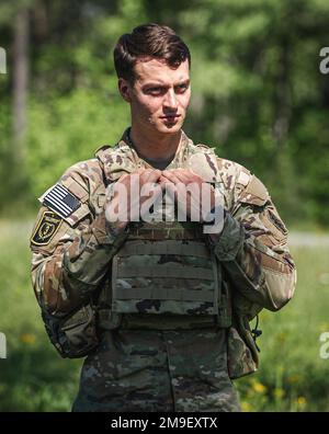 U.S. Army Spc. RJ Koreis and Spc. Mark Tellgren, assigned to 3rd ...