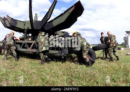 Members of the 31st Commmunications Squadron Advanced Echelon (ADVON ...