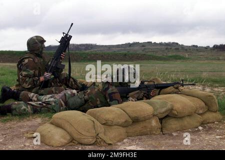 US Air Force Captain Steve Heffington (Top), team captain for Pacific ...