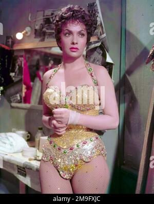 TRAPEZE 1956 United Artists film with Gina Lollobrigida and Tony Curtis Stock Photo - Alamy