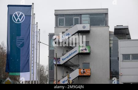 Zwickau, Germany. 18th Jan, 2023. Trainee computer scientist Mia Wagner ...