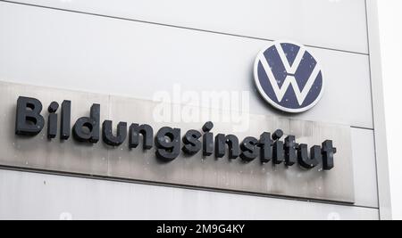 Zwickau, Germany. 18th Jan, 2023. Trainee computer scientist Mia Wagner ...