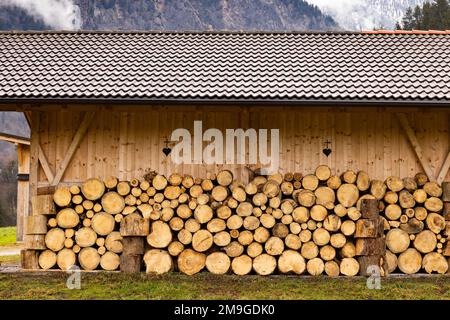Holzscheune auf einer Alm im Ötztal Stock Photo - Alamy