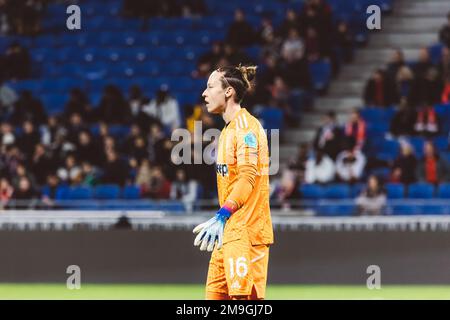 Pauline Peyraud-Magnin (16) from Juventus FC in action during the UEFA ...