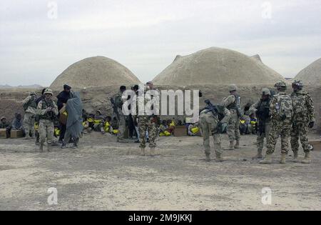 Soldiers with Task Force "Devil," Headquarters and Headquarters Company ...