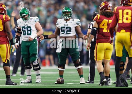 Tulane offensive lineman Sincere Haynesworth (52) defends against North ...