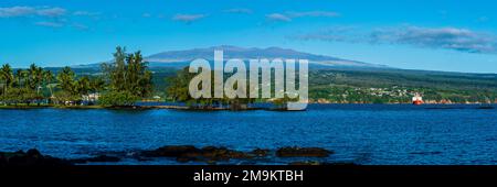 Coconut Island Hilo Bay (2 Stock Photo - Alamy