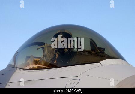 F-16 Crew Chief in Cockpit Stock Photo - Alamy