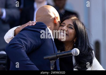 Maryland Lt. Gov. Aruna Miller arrives ahead of Gov. Wes Moore's first ...