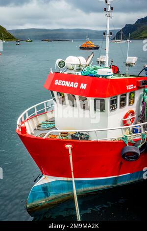 Fishing boat in Portree Harbor, Isle of Skye, Scotland, United Kingdom ...