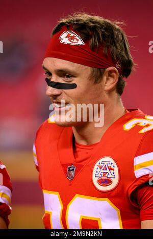 Kansas City Chiefs safety Zayne Anderson catches a ball during NFL ...