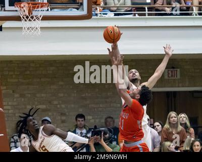 Texas forward Dylan Disu, back, attempts to drive around Texas Rio ...