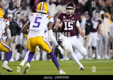 Texas A&M quarterback Conner Weigman (15) looks to pass down field ...