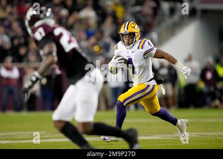 LSU running back John Emery Jr. (4) high-kicks into the end zone for a ...