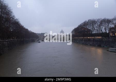 Flood of the Tiber seen from Ponte Umberto I in Rome (Photo by Matteo ...