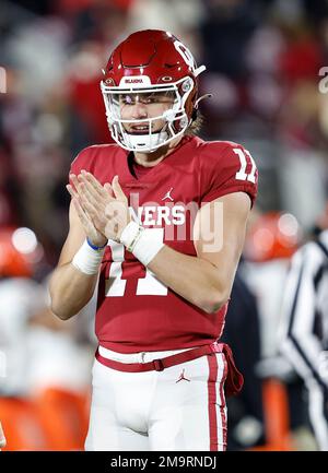 Oklahoma quarterback Davis Beville (11) throws during an NCAA college ...