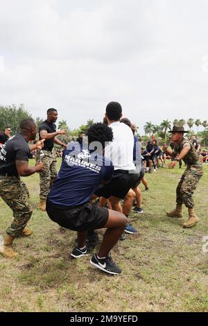 Poolees from Marine Corps Recruiting Station Fort Lauderdale compete in ...