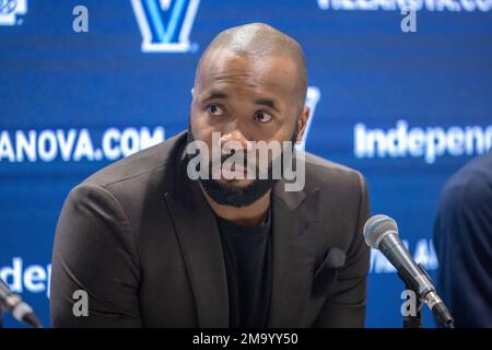 Villanova head coach Kyle Neptune reacts during the second half of an ...