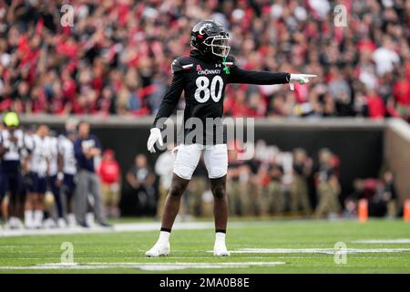 Cincinnati wide receiver Chris Scott (80) runs off the line against ...