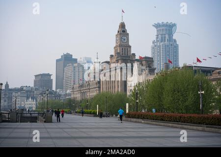 The weather is sunny in Shanghai, and tourist landmarks such as the ...