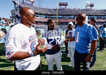 Former Houston Oiler quarterback Warren Moon signs an autograph before ...
