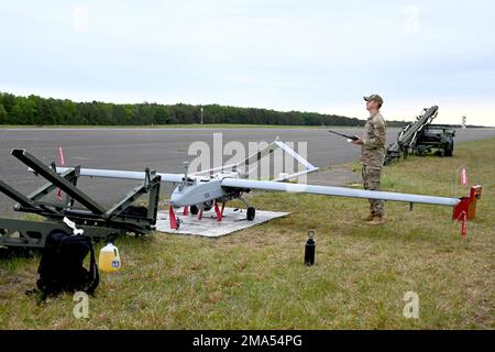 The soldiers of the 1st DET / 104th BEB (BRIGADE ENG BATTALLION) are ...