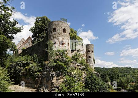 Pappenheim Castle, Spornburg, built around 1140, outer bailey, one of ...