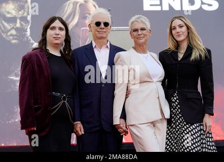 (L-R) Ruby Guest, Christopher Guest, Jamie Lee Curtis and Annie Guest ...