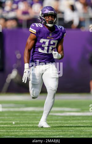 Minnesota Vikings running back Ty Chandler (32) runs against the ...