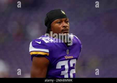 Minnesota Vikings running back Ty Chandler (32) runs against the ...