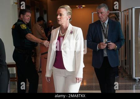 Assistant Public Defender Melisa McNeill speaks with Assistant State ...