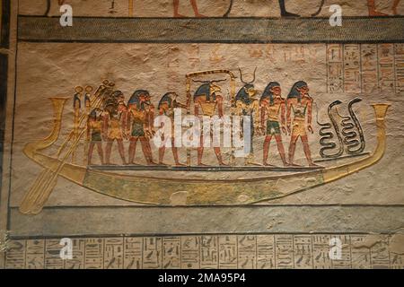 Gott Ra als widderköpfiger Mann (rechts) Grab Ramses IX, KV 6, Tal der ...